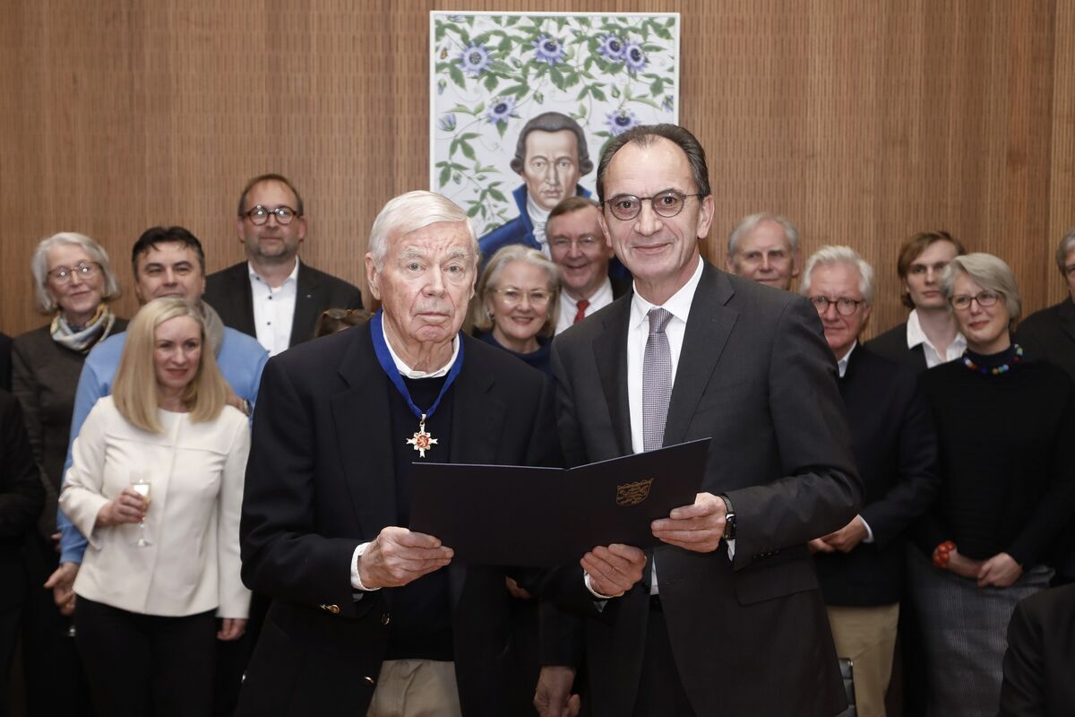 Hessischer Verdienstorden für Professor Dr. Werner Meißner | finanzen ...